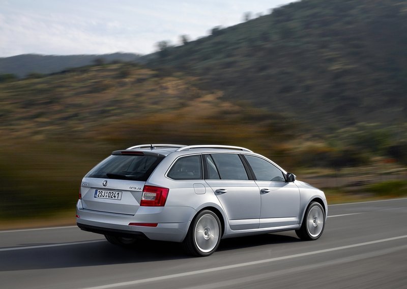 Skoda Octavia A7 Combi 2013. Новые Octavia A7 Combi 2013 года - комплектации, цены в автосалонах