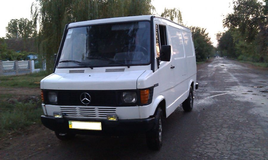 Продажа Mercedes-Benz 210D 1994 года 2.9 л Одесса - автобазар Украины ...